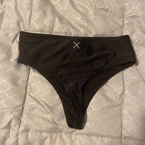 Boutine LA | Poshmark